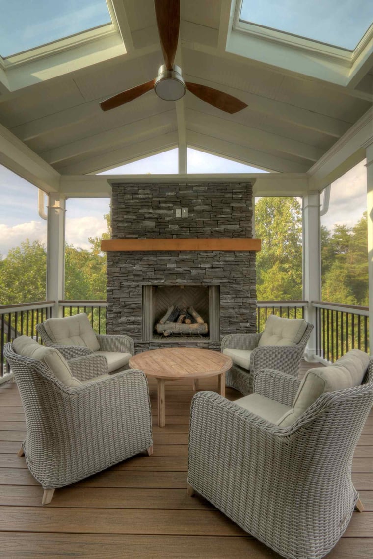 Year-Round Comfort: The Benefits of Screened Porches in Northern Virginia Homes